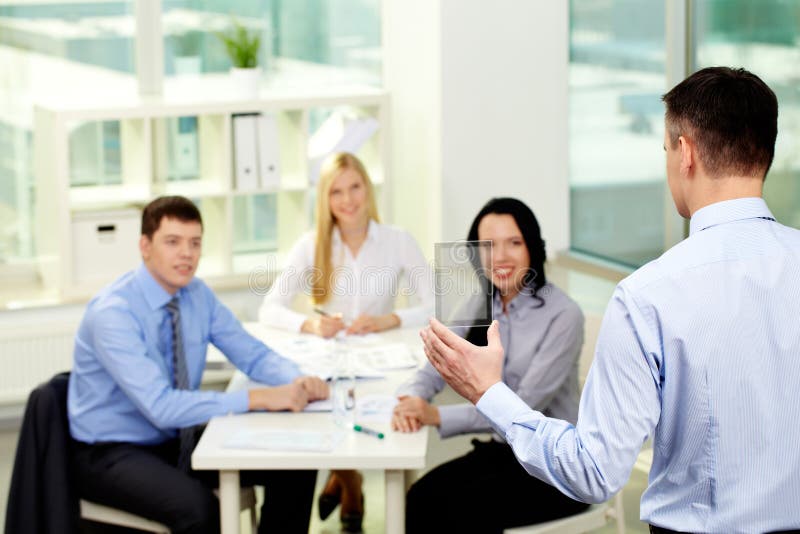 Het Tonen Van Nieuw Product Stock Foto - Image of gelukkig, briefing ...