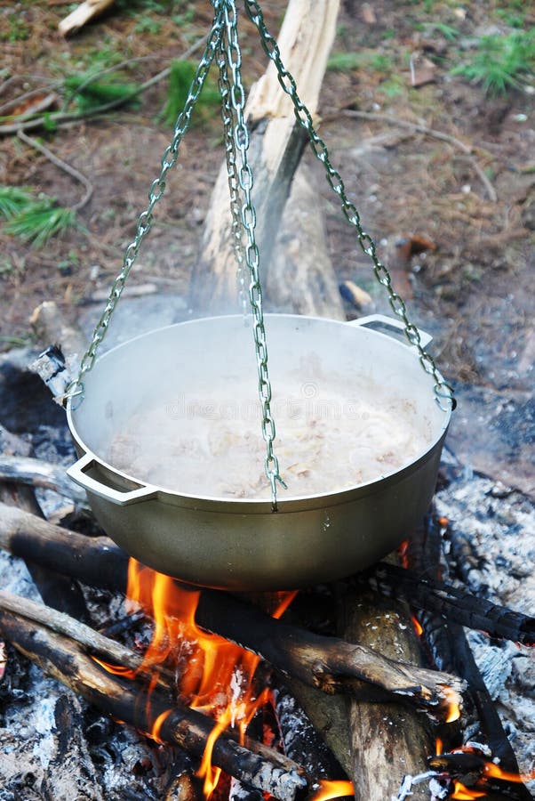 Het Traditionele Kampvuur Koken Stock Afbeelding - Image of openlucht ...