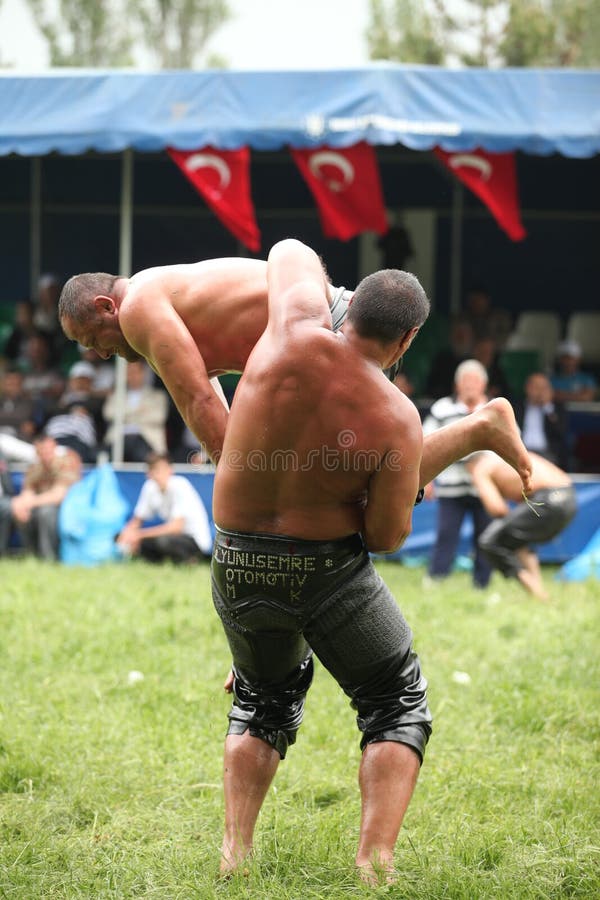 Het Traditionele Turkse Worstelen Van De Olie Redactionele Stock Foto ...