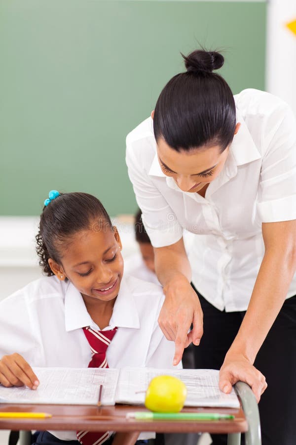 Het Tutoringsstudent Van De Opvoeder Stock Foto - Image of klaslokaal ...