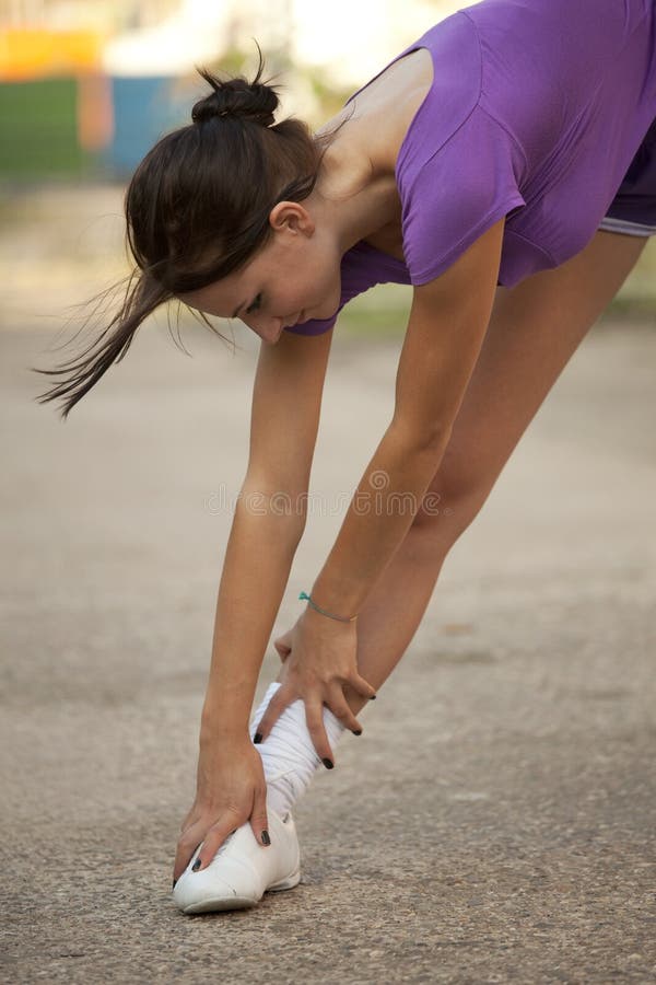 Het Uitrekken Zich Van De Vrouw Van De Yoga Stock Afbeelding ... Het Uitrekken Zich Van De Vrouw Van De Yoga Stock Afbeelding ...