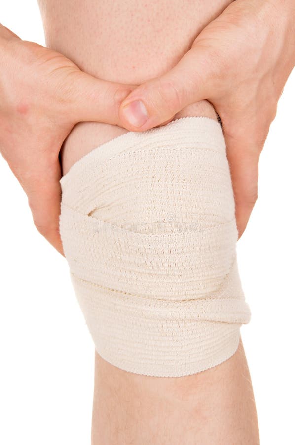 Het Verbinden Van De Knie Met Een Elastisch Verband Stock Foto - Image ...