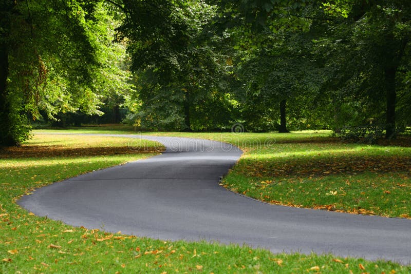 Het verdraaien van wegweg stock afbeelding. Image of slingeren - 3448517