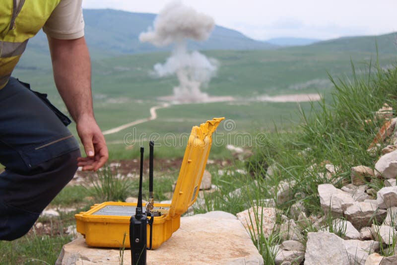 Het Vernietigen Van Gevaarlijke Explosieven Stock Afbeelding - Image of ...