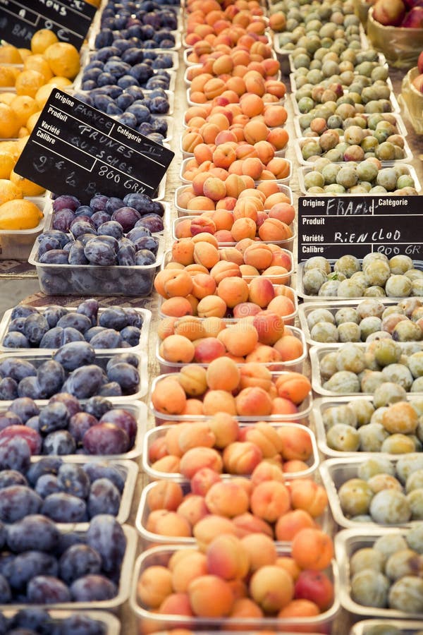 Fruit En Groenten Bij De Marktkraam Stock Foto - Image of frankrijk ...