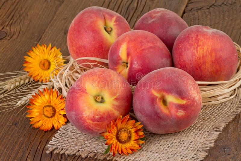 Het Verse Stilleven Van Perziken Stock Foto - Image of voeding, leven ...