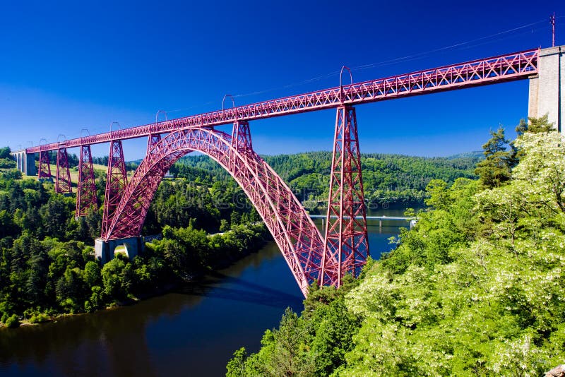 Garabit Viaduct a Rail Bridge Across the Truyere in Frankrijk Stock ...