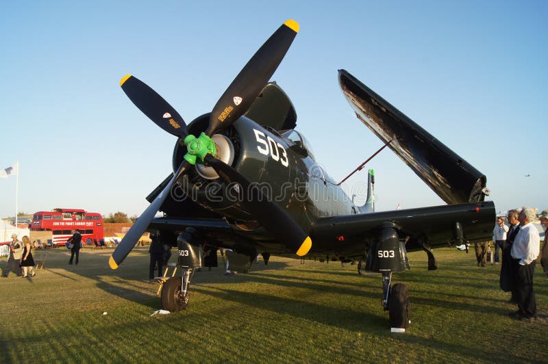 A-1 Skyraider Propeller Over Het Museum Van De Midway Van De USS ...