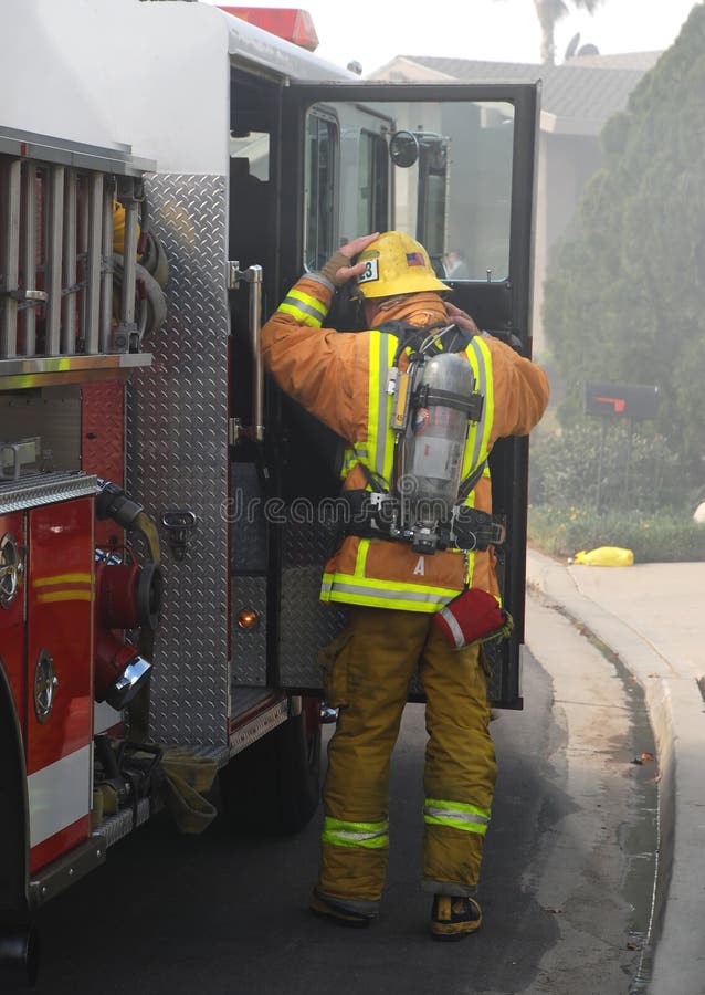 Voorbereiding Op Brandbestrijding Stock Afbeelding - Image of laarzen ...