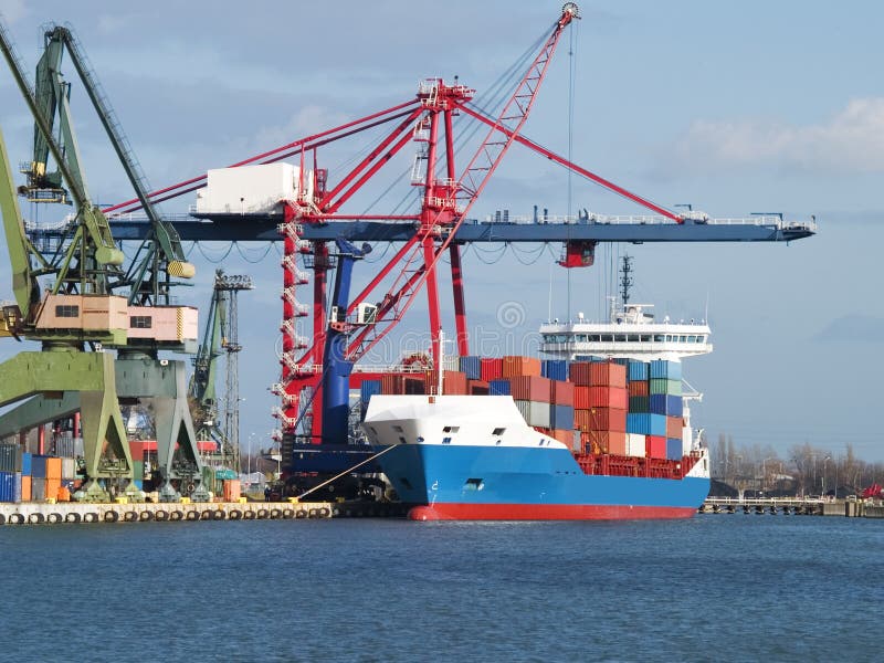 Vorkheftrucks, Vrachtwagens En Containers Stock Foto - Image of hijsen ...