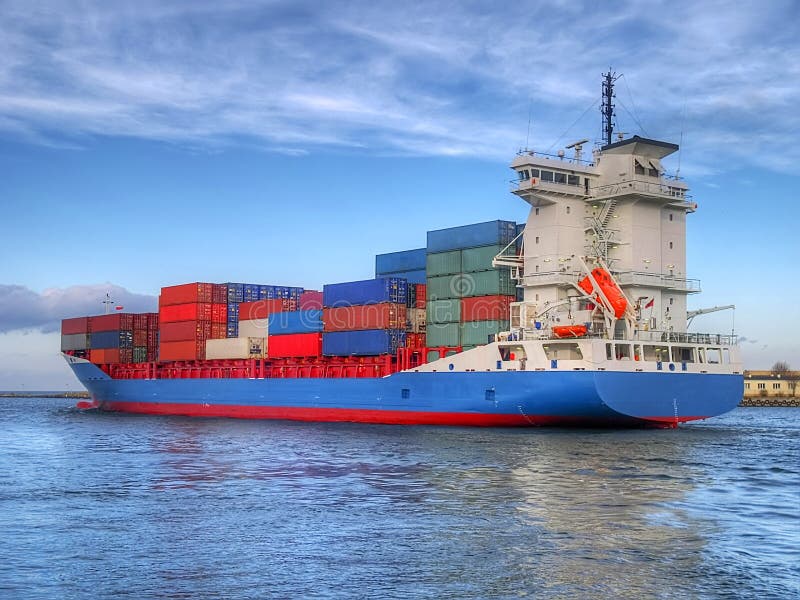 Containerschip stock afbeelding. Image of uitvoer, importeren - 26637935