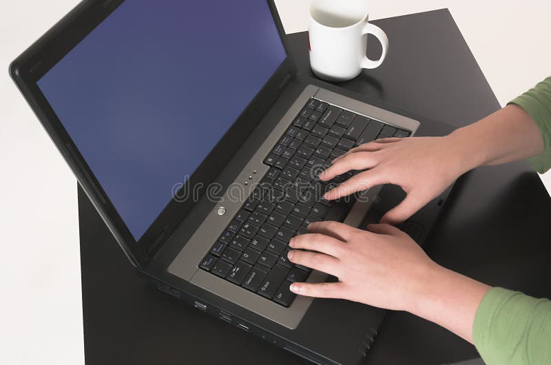 Het Werk Aangaande Een Computer Stock Afbeelding - Image of koffie ...