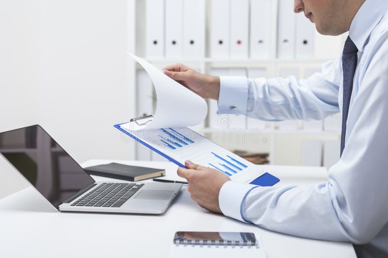 Het Werk Van Een Statisticus Stock Afbeelding - Image of kaukasisch ...