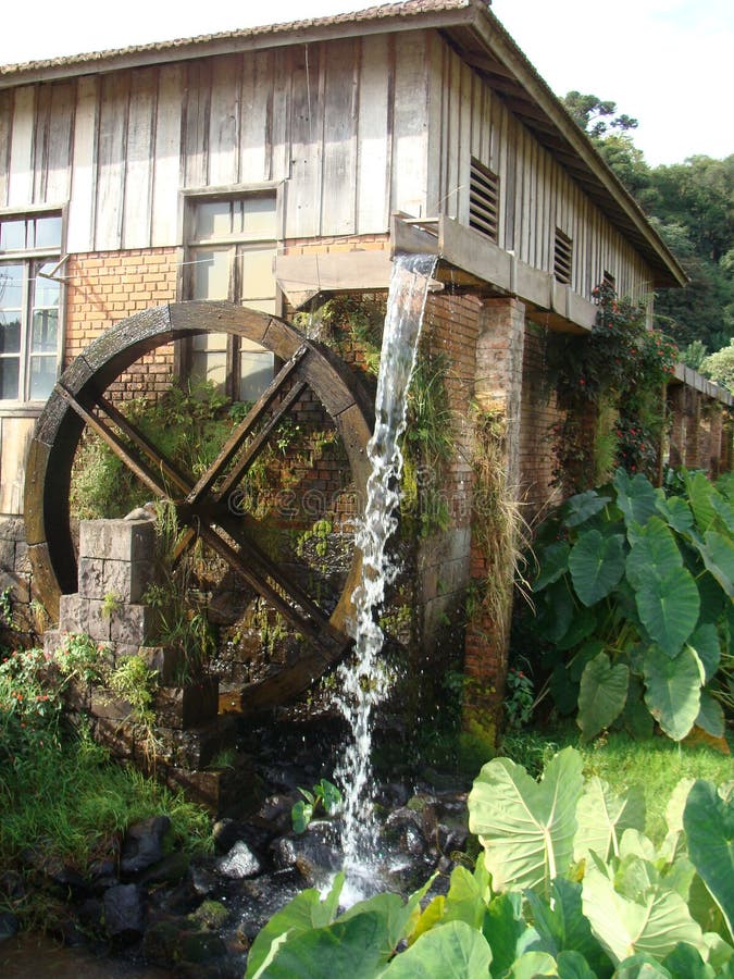 Waterwiel stock foto. Image of oppervlakte, snelheid - 36014270