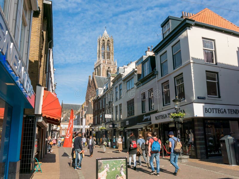 Winkelstraat in Utrecht, Nederland Redactionele Afbeelding - Image of ...