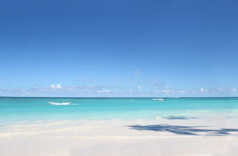 Het Witte Strand Van Het Zand En OceaanAchtergrond Stock Afbeelding ...