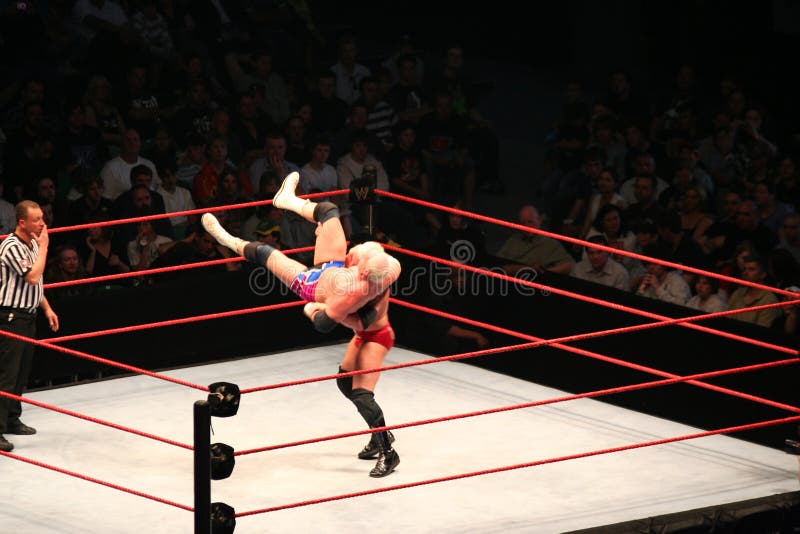 Het worstelen redactionele afbeelding. Image of supersterren - 4254660