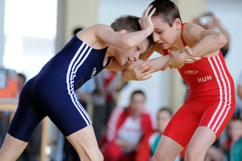Het Worstelen Van De Jeugd Actie Redactionele Stock Foto - Image of ...