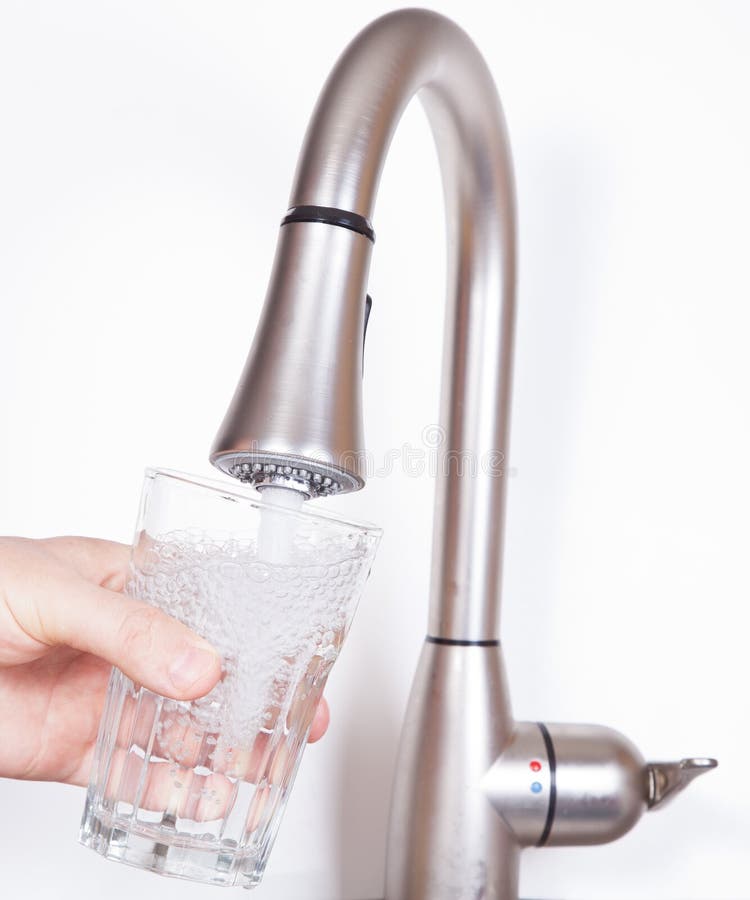 Het Zoet Water Van De Kraan Stock Afbeelding - Image of daling ...