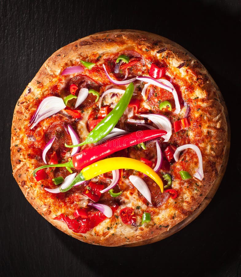 Hete Spaanse Peper Pizzawith Ui Stock Foto - Image of chili, keuken ...