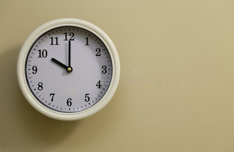 Heure Pour Le 10h00 D'horloge Murale Photo stock - Image du pièce ...