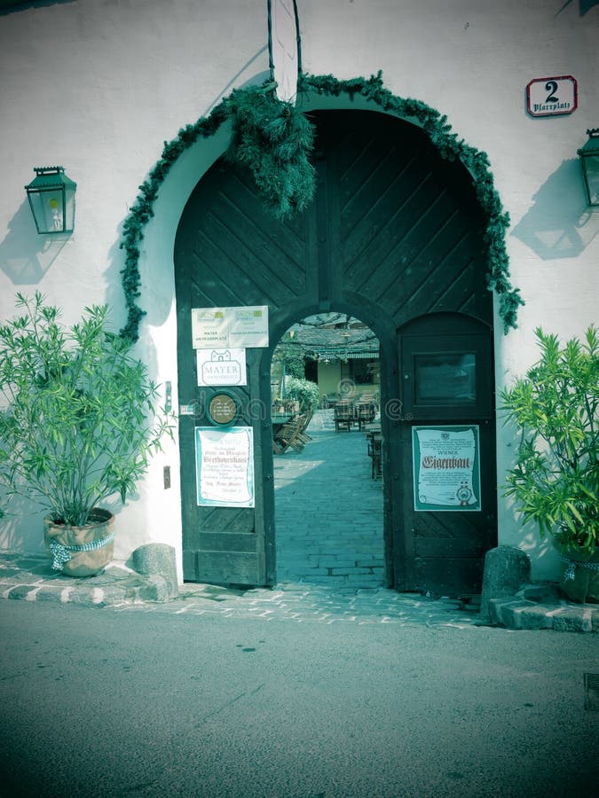 Heuriger in Grinzing editorial photography. Image of door - 39623917