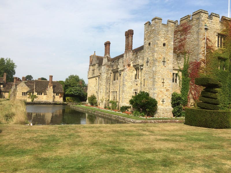 Hever castle in summer stock image. Image of england - 166614537