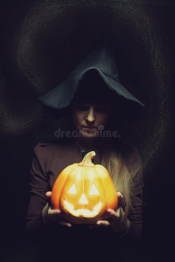 Hexerei stockbild. Bild von hexerei, laterne, feiertag - 31611201