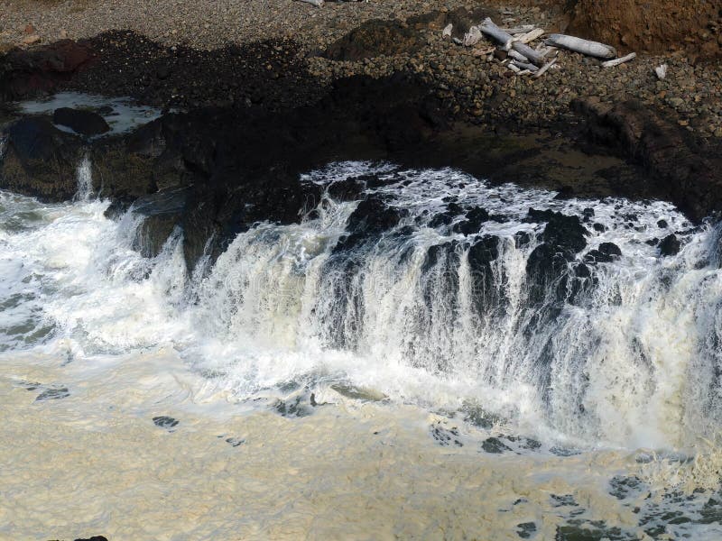 Hide Tide Waves Foam in Devil`s Churn Stock Image - Image of oregon ...