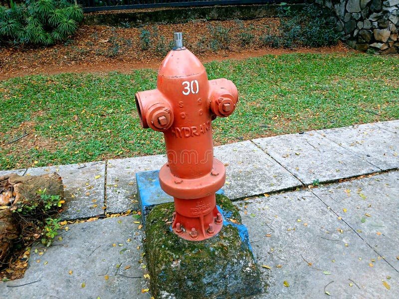 Hidrante De Agua Para Evitar Incendios Imagen de archivo - Imagen de ...