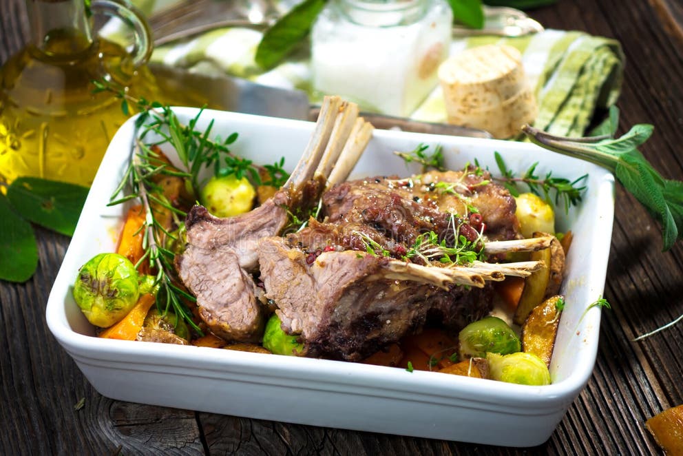 Hiebe gegrillt stockbild. Bild von knochen, stück, hiebe - 65024337