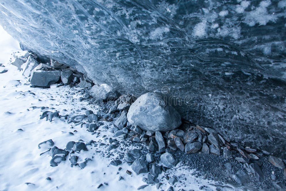 Hielo azul glacial imagen de archivo. Imagen de cubo - 38305167