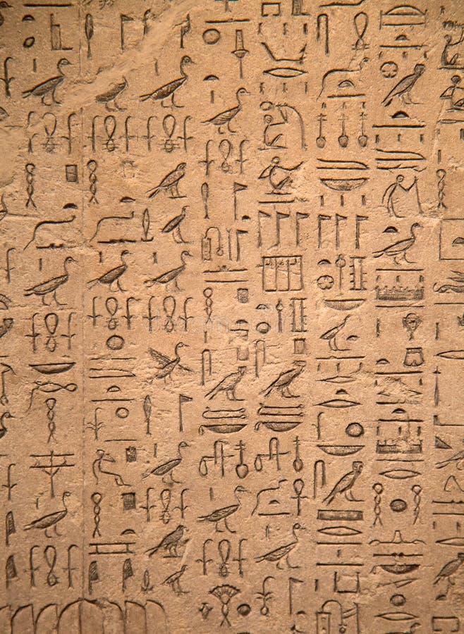 Hieroglyphen auf der Wand stockbild. Bild von kultur - 68982805