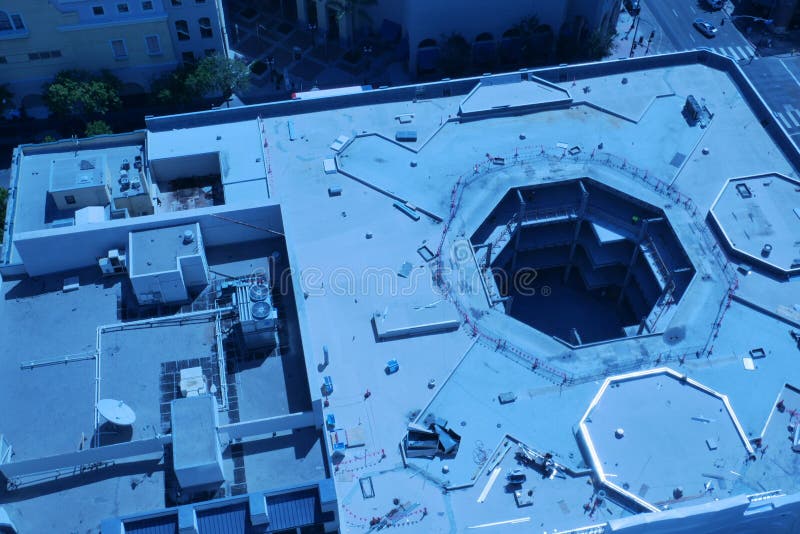 Open Atrium Office Building in Contemporary Architecture in Dallas ...