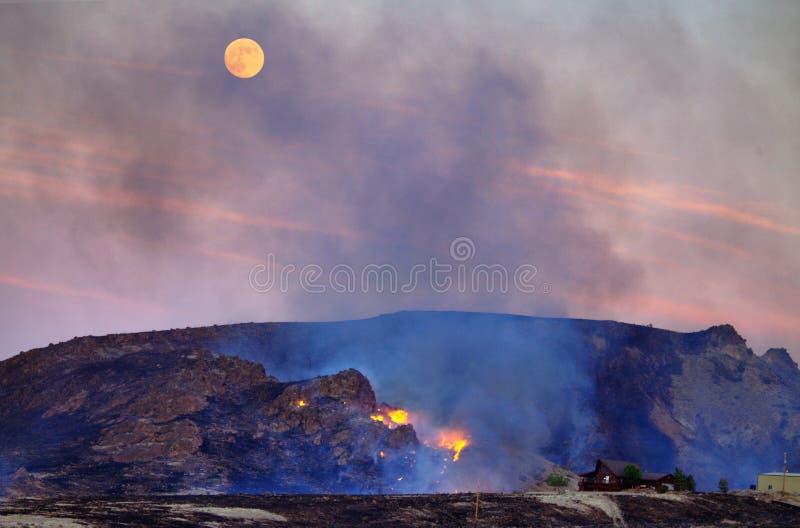High Desert Range fire editorial stock photo. Image of northern - 25551508