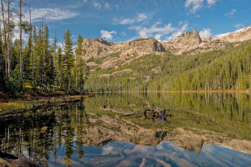 1,100+ Mountain lake reflection clouds Free Stock Photos - StockFreeImages