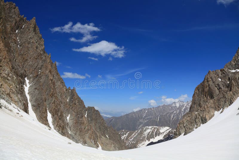 High-mountainous valley stock photo. Image of ridge, glacier - 14903852