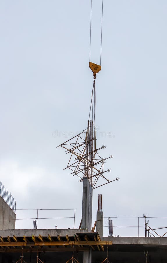 A High-rise Construction Crane Lifts the Lattice Structure into the ...