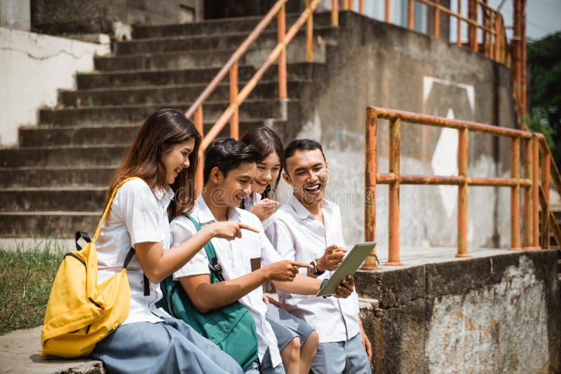 Senior High School Students Hanging Out Stock Photos - Free & Royalty ...