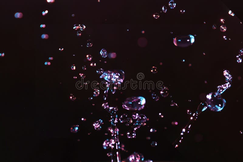 High Speed Photography of Falling Drops of Water in a Black Background ...
