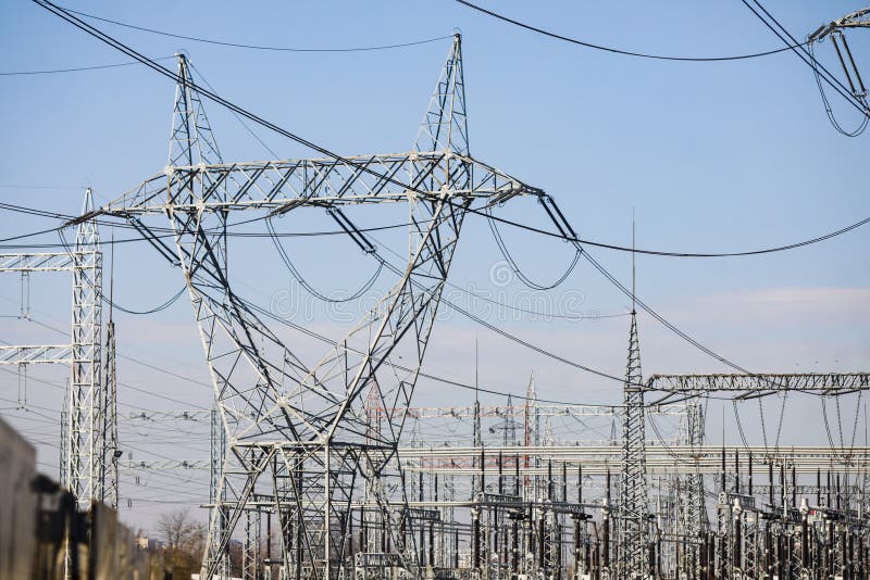 High Voltage Transmission Lines on Metallic Poles in Bucharest, Romania ...
