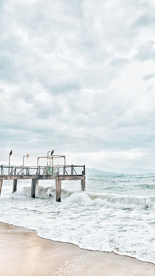 High waves hit the pier stock photo. Image of coast - 220811120