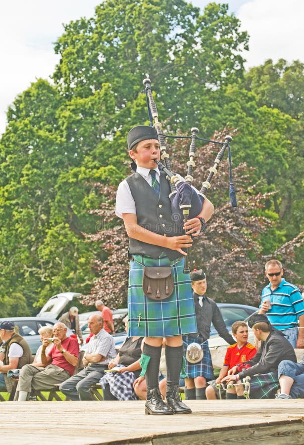 Highland Piper at Strathpeffer. Editorial Photography - Image of ...