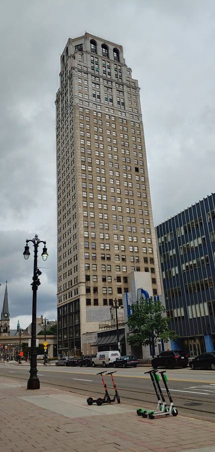 Highrise in Detroit editorial photo. Image of highrise - 168403081