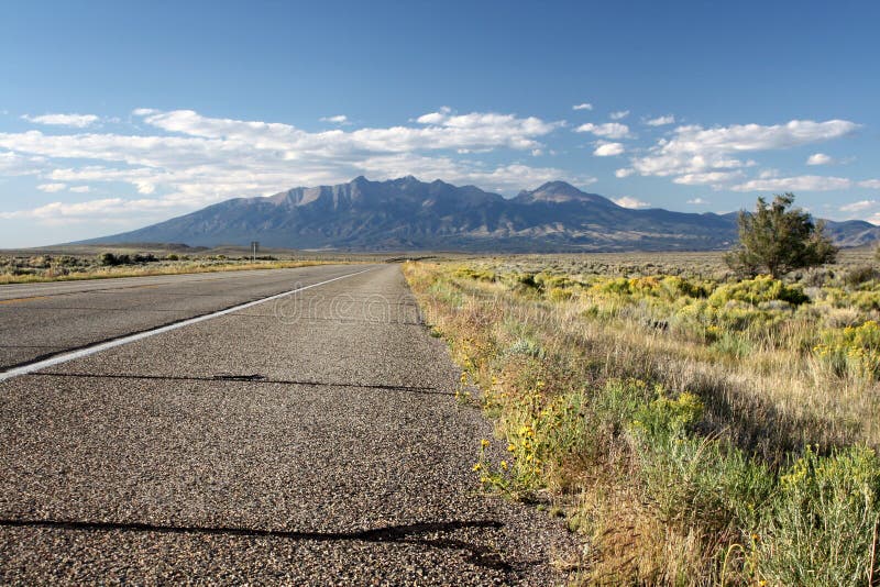 Highway Scenery stock image. Image of highway, gold, desert - 6431729
