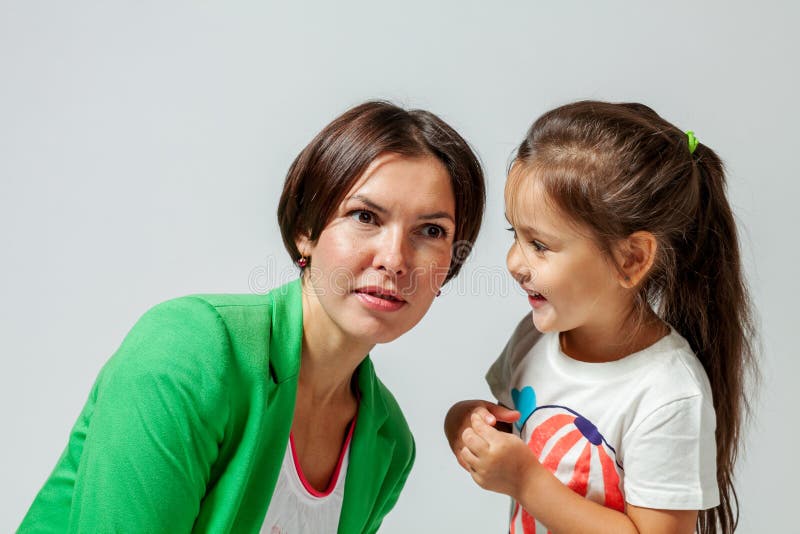 Hija Que Abraza A Su Madre Imagen De Archivo Imagen De Gente 45268495