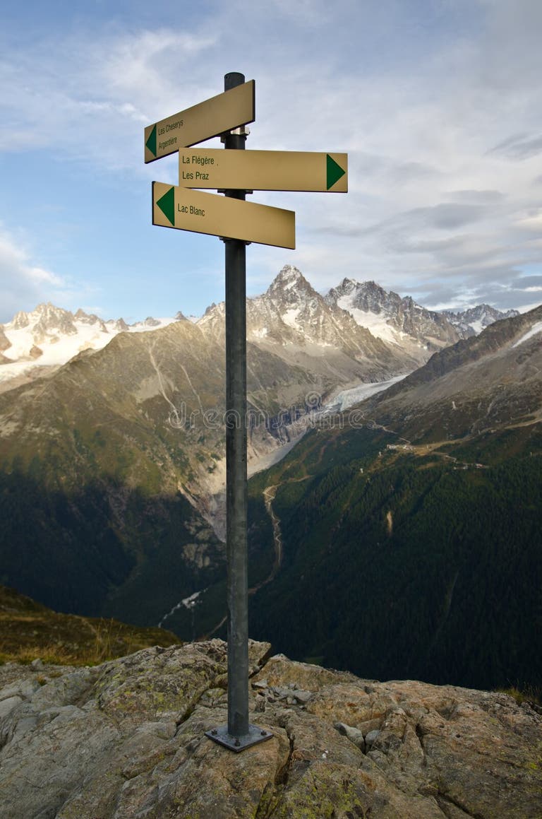 764 Hiking Trail Signs Trees Stock Photos - Free & Royalty-Free Stock ...