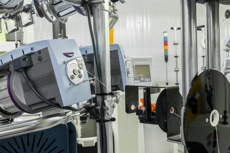 Hiladora Automática Moderna Imagen de archivo - Imagen de telar, color ...