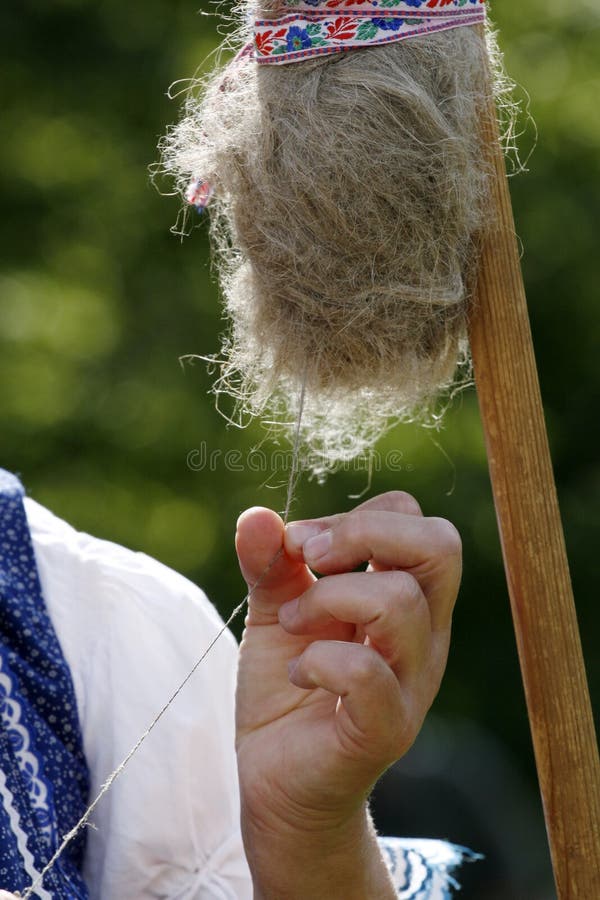 Hilandero del hilado imagen de archivo. Imagen de tela - 3441683