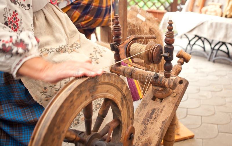 Hilandero en el trabajo foto de archivo. Imagen de hilandero - 26648978